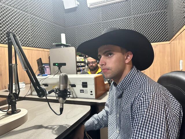 Léo Castro, um dos vinte melhores peões do mundo da PBR concedeu ...